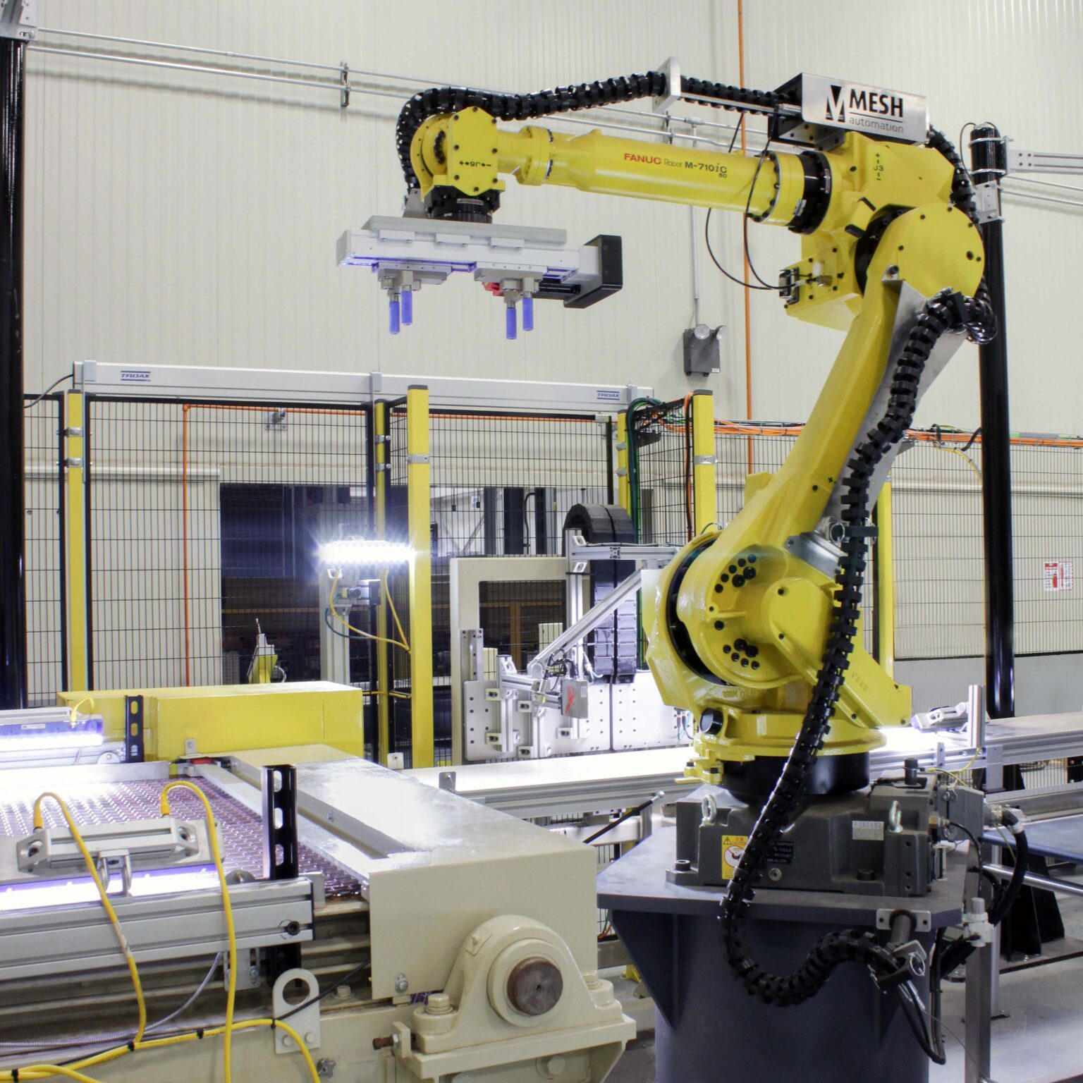 Automated Material Handling - Robotic Handling - MESH Automation